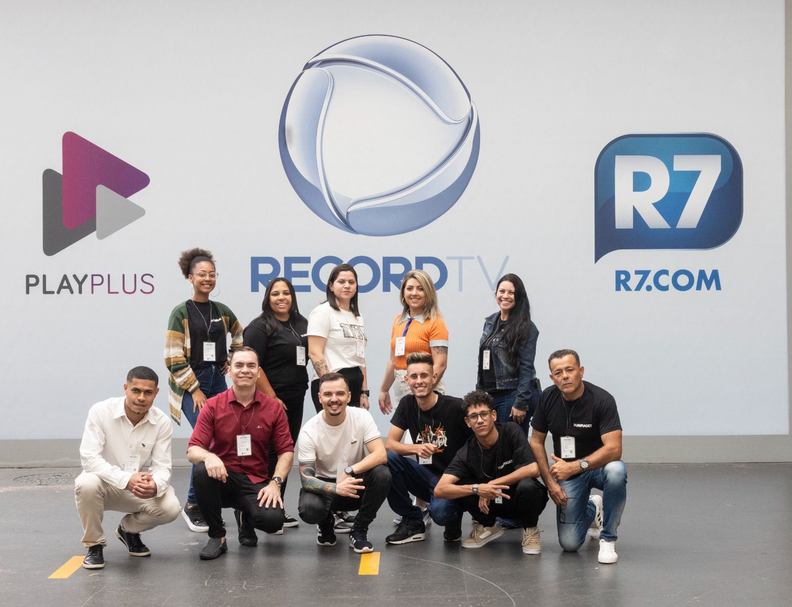 Estudantes de marketing do Unipiaget visitam estúdios da TV Record ...